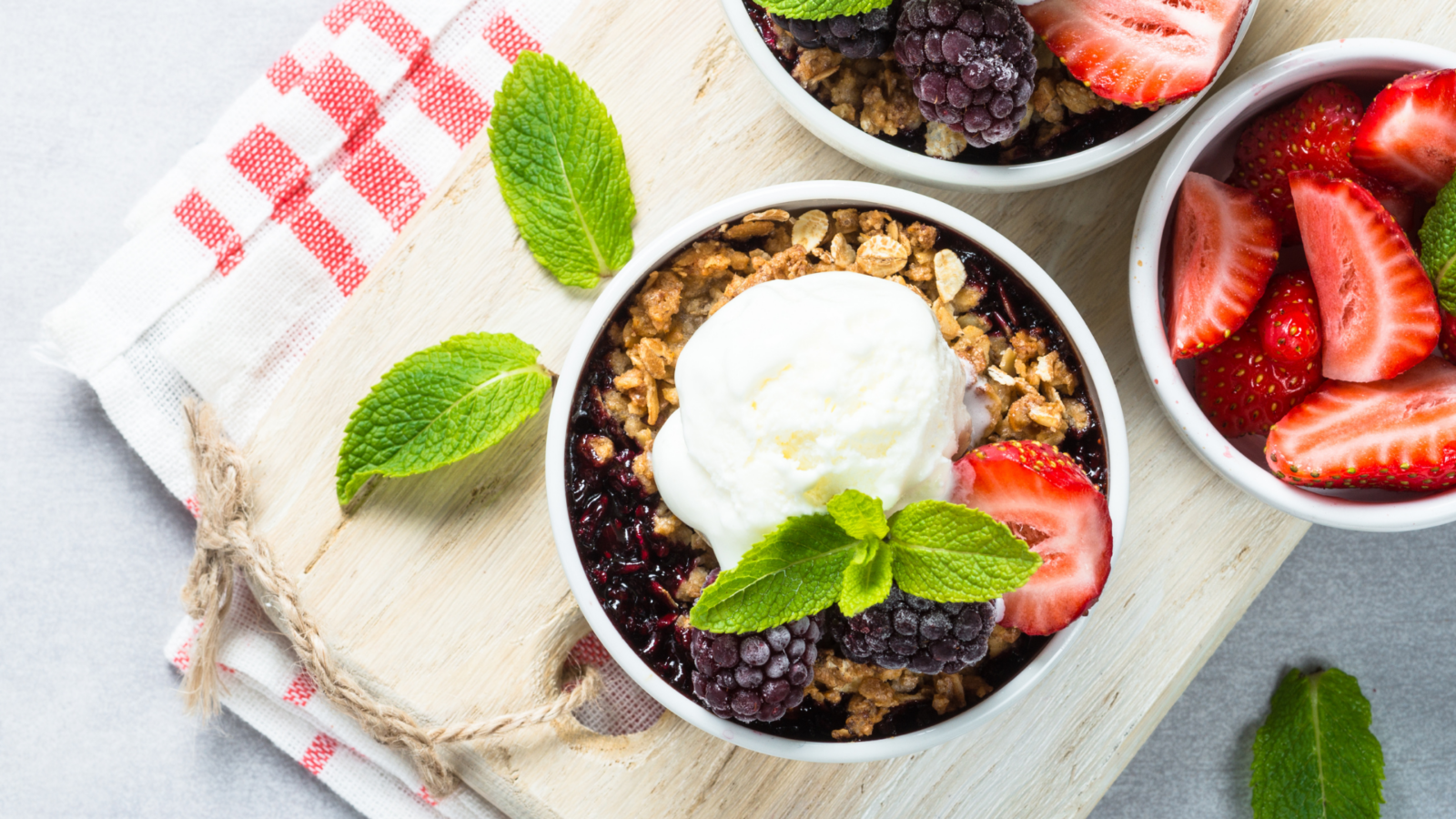 Holiday Berry Crumble - Lora Ulrich